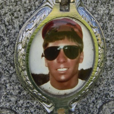 Robert Barnhart (1962-1989) | Obituary
